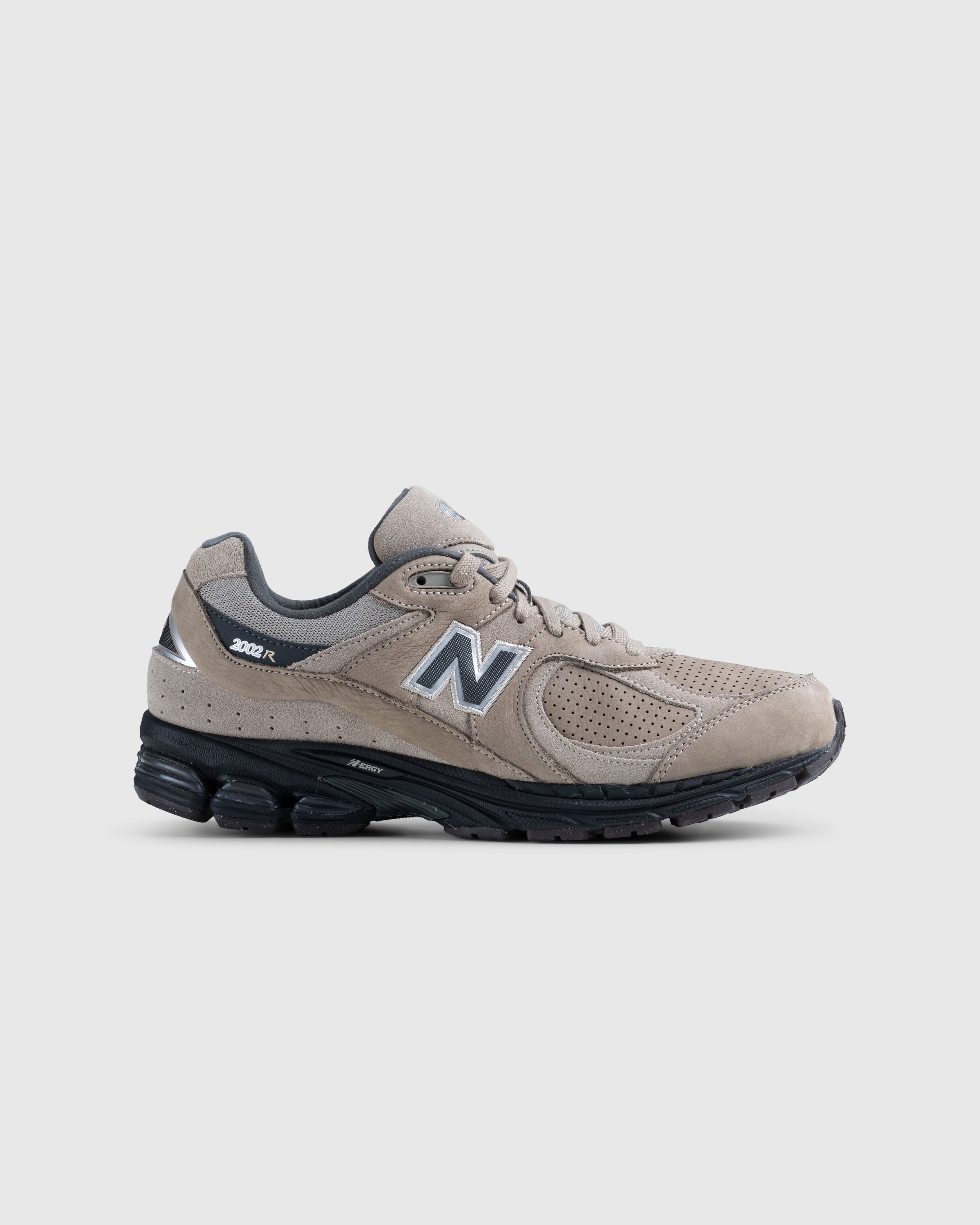 New Balance – M 2002 REG Driftwood | Highsnobiety Shop